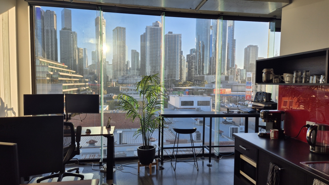 Modern Space w/ Exceptional CBD Views & Rooftop - South Melbourne ...